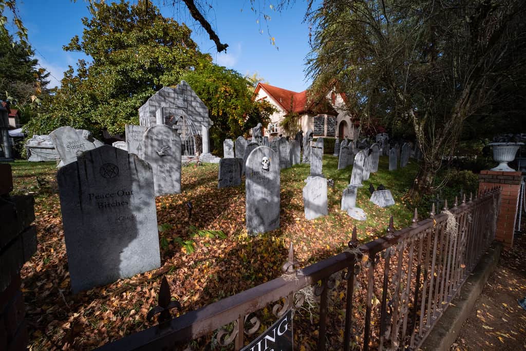 2025 Davis Graveyard Schedule: The Best Free Halloween Attraction ...